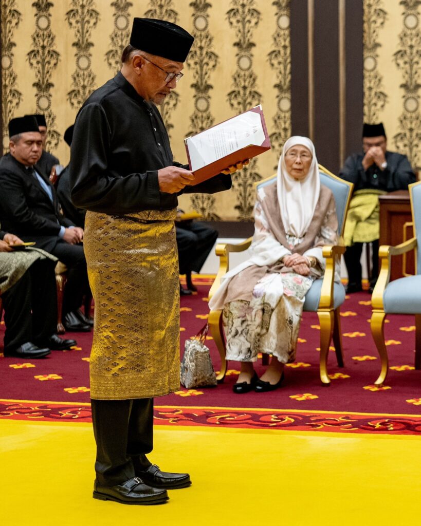 Anwar Ibrahim was Sworn in as Malaysian Prime Minister | Diplomacy ...